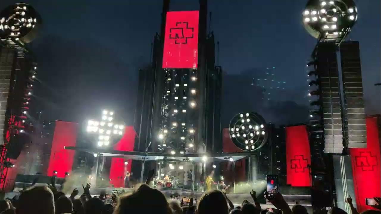 [RAMMSTEIN live in Montréal 2022] - Links 2-3-4 intro - YouTube