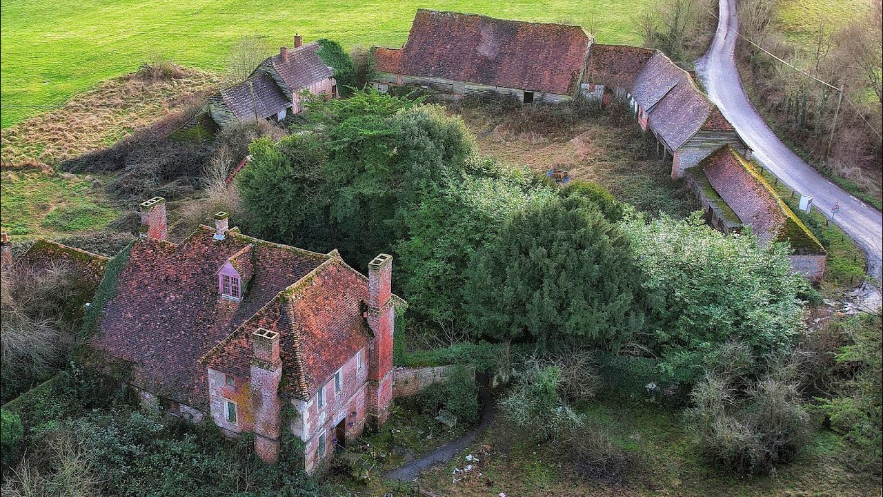 HIDDEN HISTORIC MANOR HOUSE THAT TIME AND PEOPLE HAD FORGOTTEN - YouTube