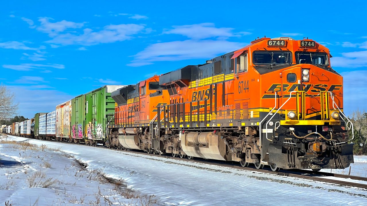 BNSF 6744 Leads a Short Q-SPOALT6 with a DPU on a Snowy Afternoon! - YouTube