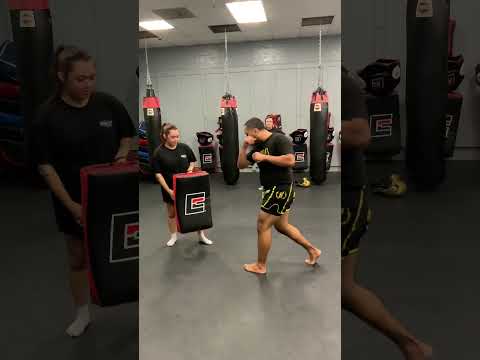 Basic Kickboxing Combos - YouTube