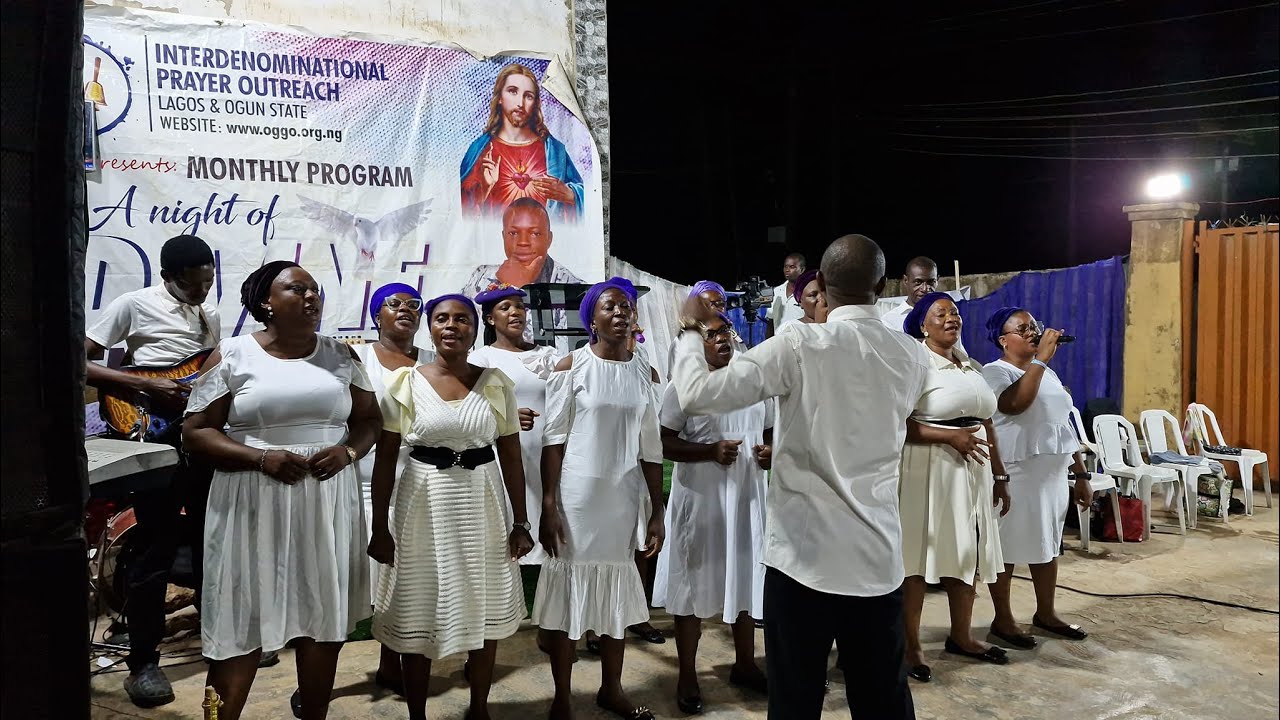 BABA AWA TI DE BY OBA AYO MASS CHOIR - YouTube
