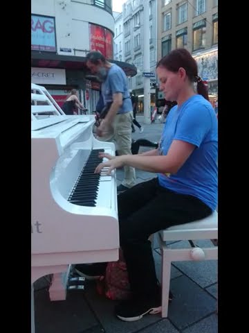 Street Piano! Open Piano Mariahilfer 🎶 🎹🎶 - YouTube