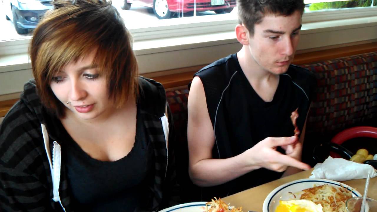 Mikey eats eggs ! - YouTube