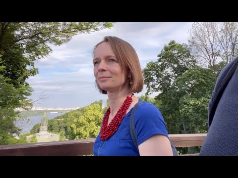 Darina Tkachenko (periodista ucraniana UATV Español) - YouTube