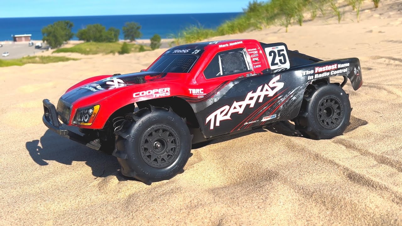 TRAXXAS SLASH 4x4 // SAND DUNES // HUGE SENDS !! - YouTube