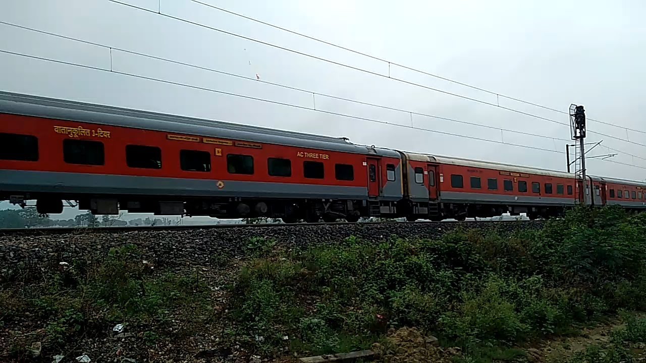 14005 Lichchavi Express (Sitamadhi - Anand Vihar) - YouTube