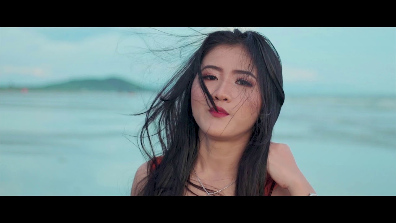 Ei Thinzar Aung ေမ့ပစ္လိုက္ၿပီ - YouTube