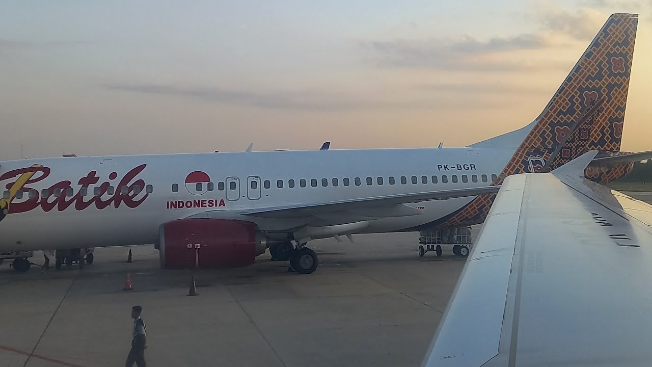 Pesawat Batik Air Landing di Soekarno Hatta Jakarta - YouTube