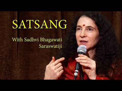 Sadhvi Bhagawati Saraswatiji - The significance of the saffron colour that sanyasis wear
