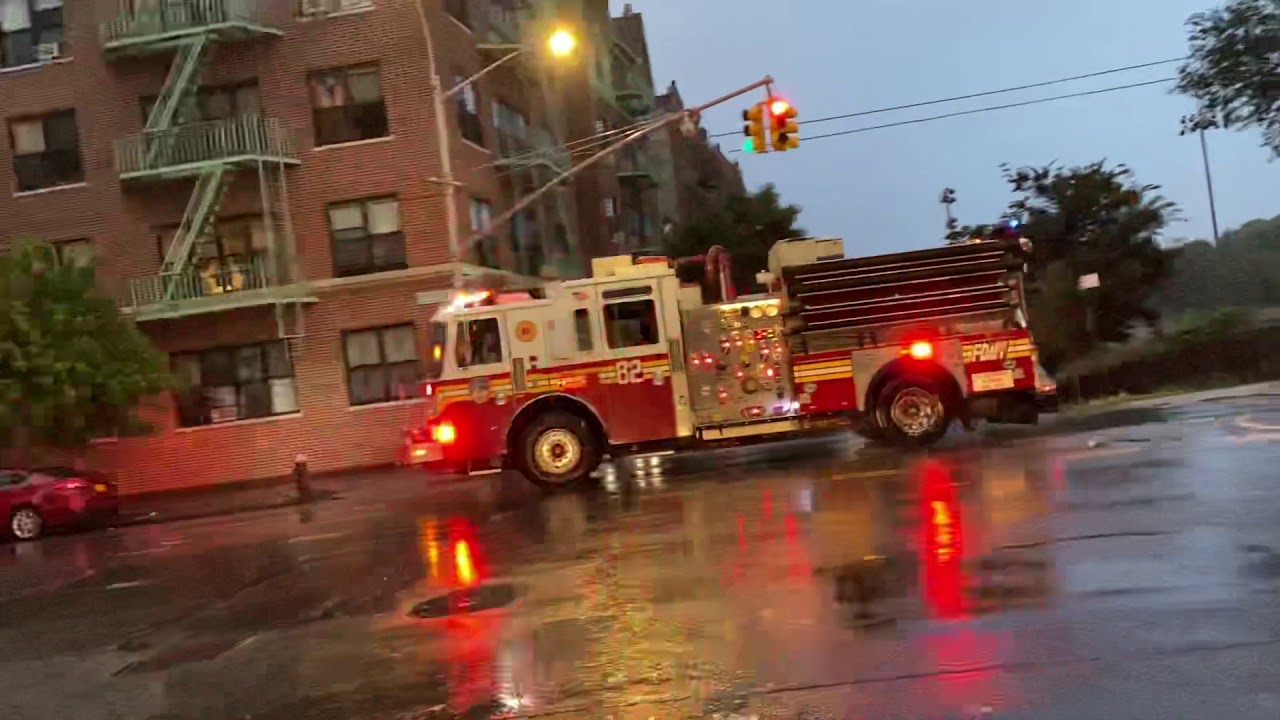 QUICK CATCH OF FDNY ENGINE 82 RESPONDING ON CLAREMONT PARKWAY IN THE ...