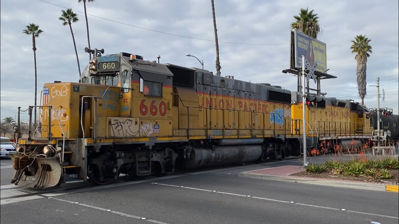 UP 660/609 On The LOG41R Paramount Switcher Featuring Some Horn Action ...