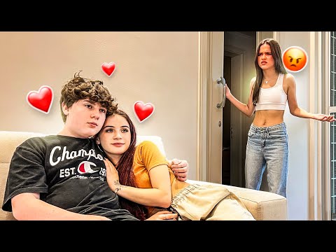 ELA CHEGOU BEM NA HORA!!