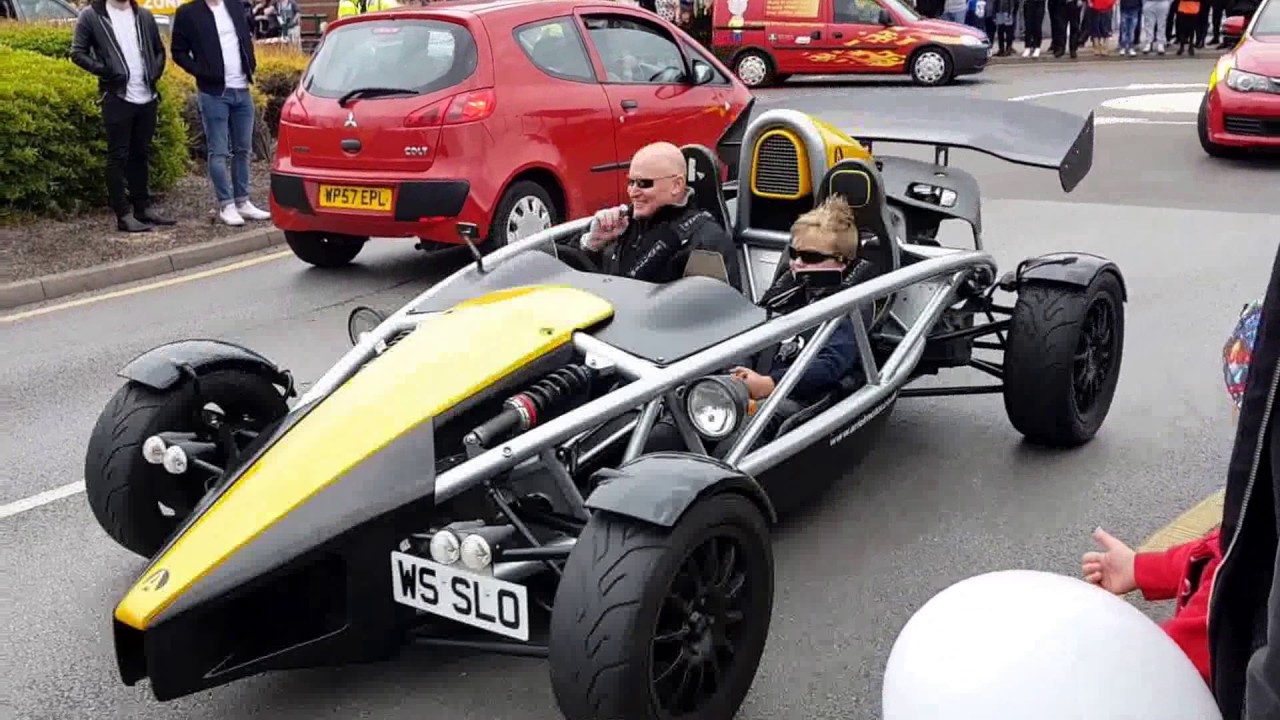 LOUD !!! Super Car Show Meadowhall Sheffield - YouTube