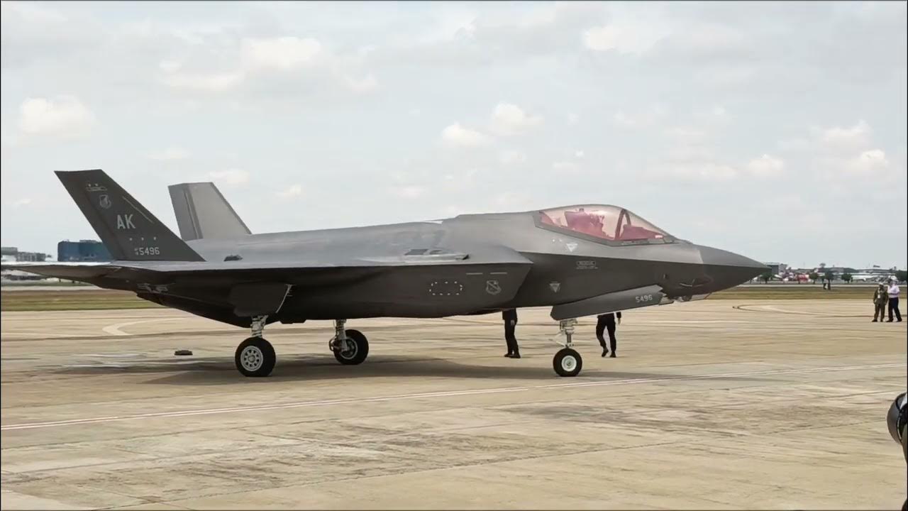 F35 Air show in bangkok. (Wing6 RTAF) - YouTube
