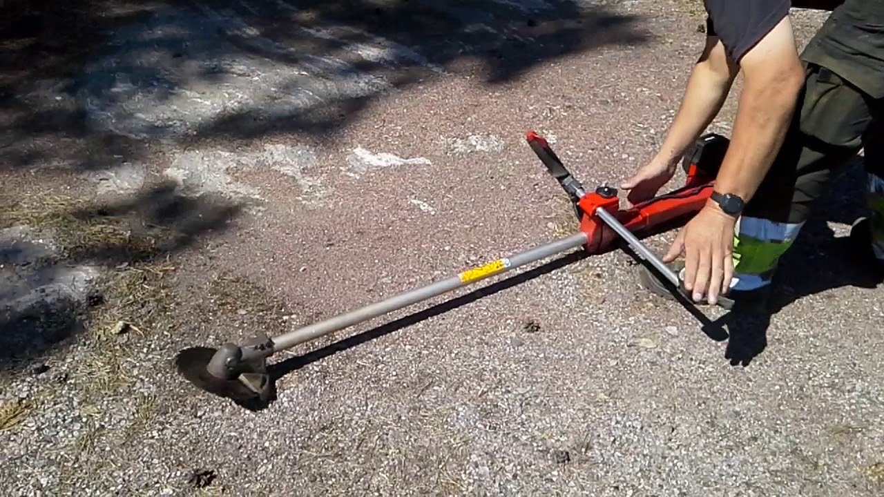 Klaravik.se - Röjsåg Jonsered RS52 med sele - YouTube