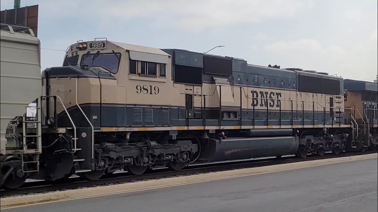 BNSF 9819 SD70MAC Burlington Northern EXECUTIVE!!! BN Persecución ...
