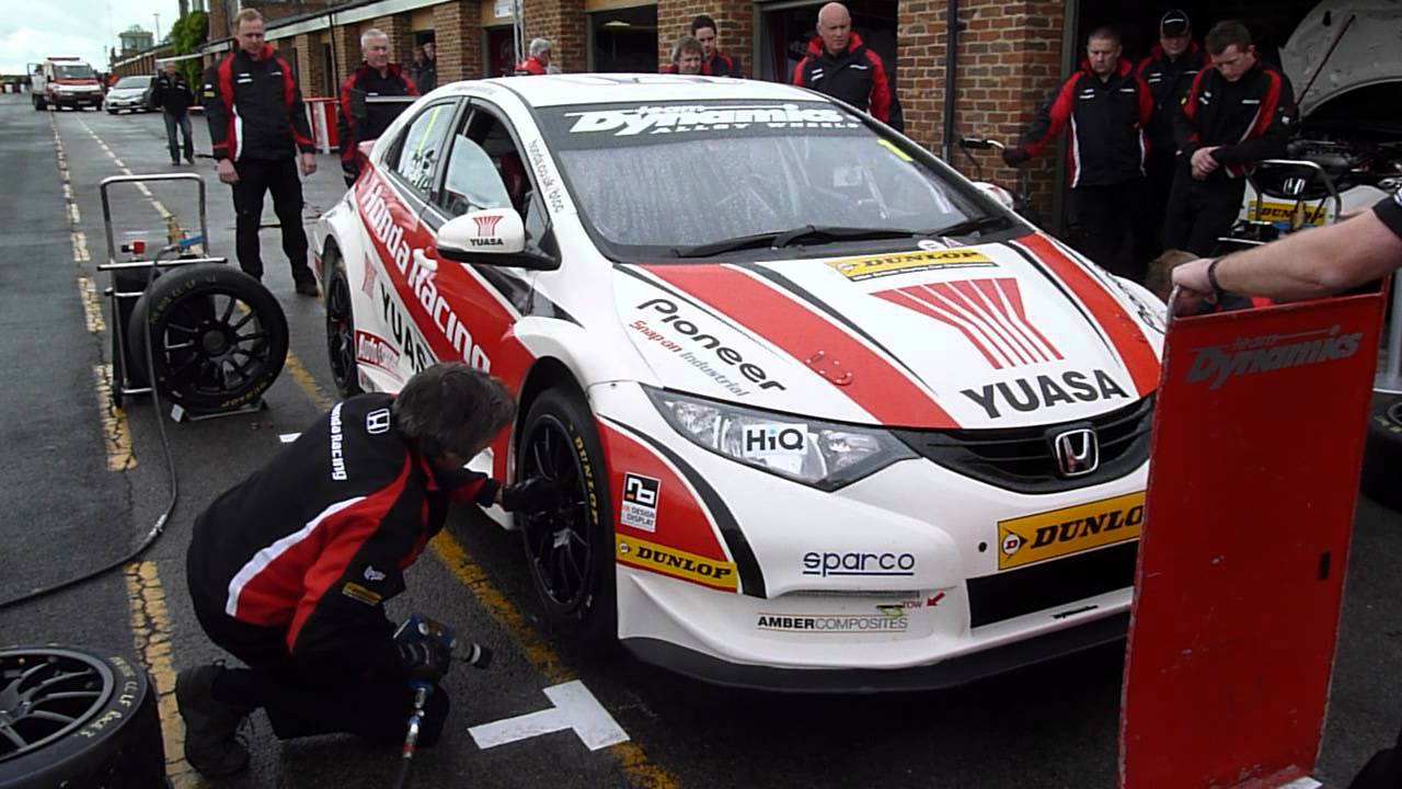 Honda Racing Team BTCC Pit Stop Practice @ Croft Circuit - YouTube