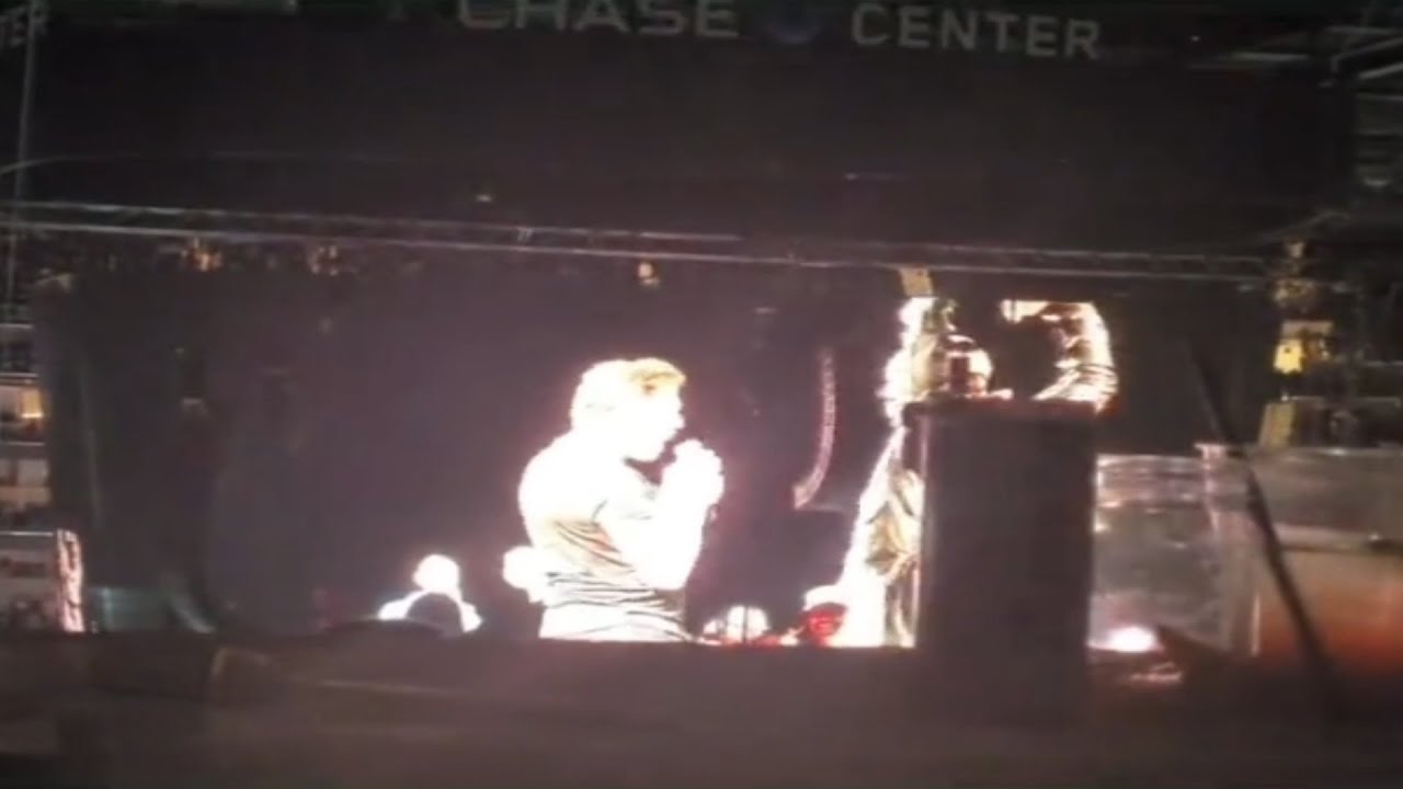 Elon Musk Booed Off Stage At Comedy Show - YouTube