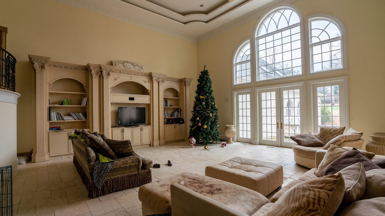 Exploring a Pilot's Abandoned $10,000,000 Mansion - Luxury Cars, Rare ...