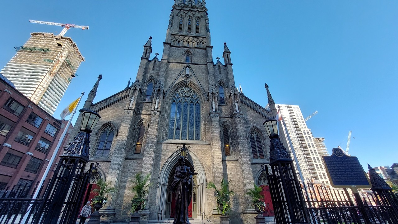 St Michael's Cathedral Basilica | Toronto | Walking Tour - YouTube