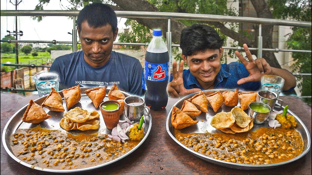 Street Big Chola Samosa Thali Eating Challenge | Indian Street Spicy ...