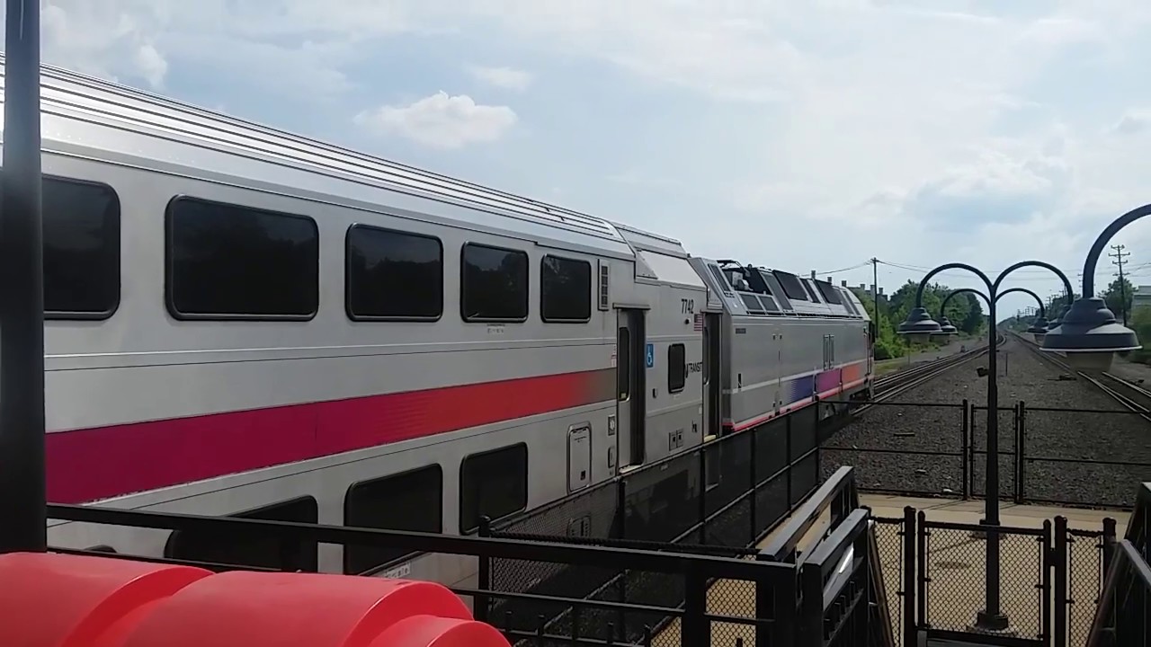NJ Transit Raritan Valley Line Train #5527 Departing Union - YouTube