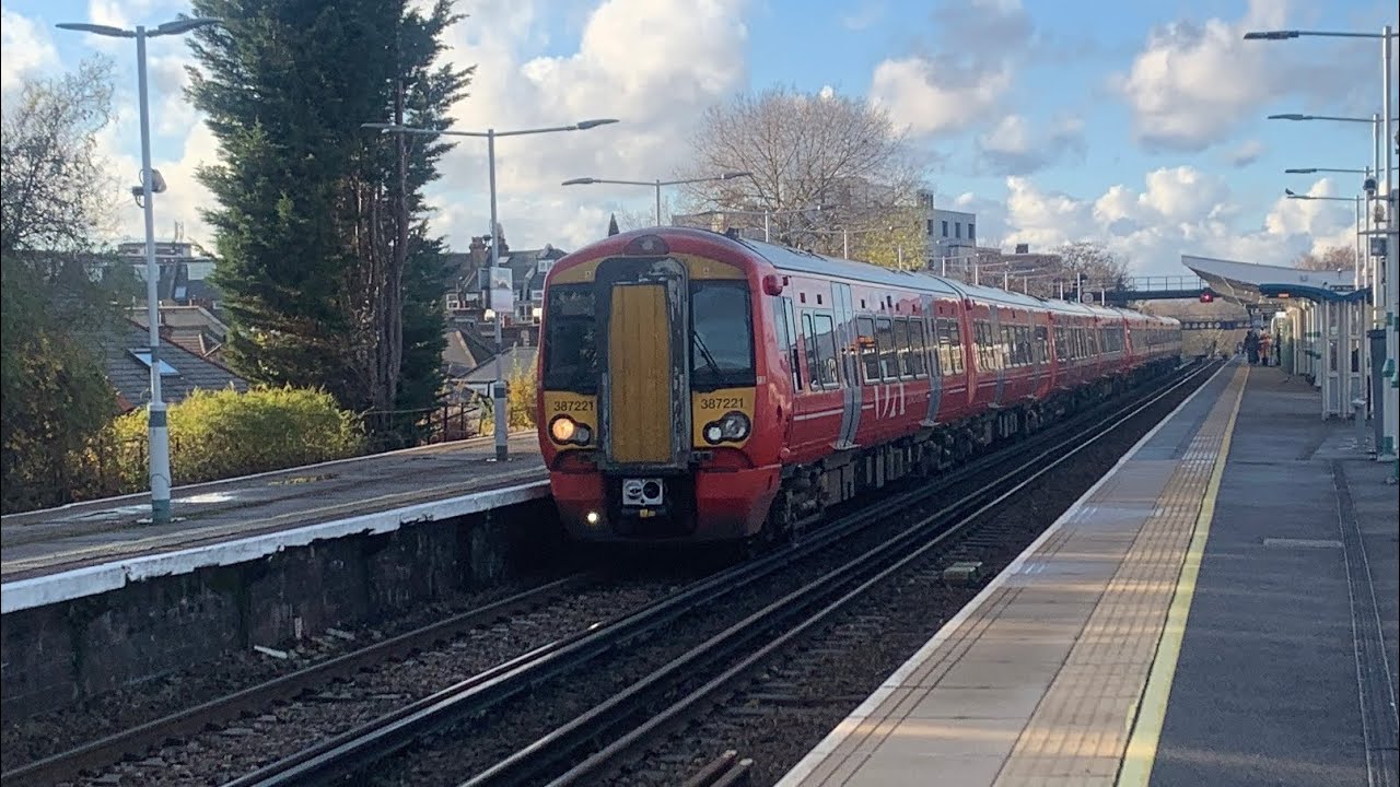 Trains at Balham (03/12/25) - YouTube
