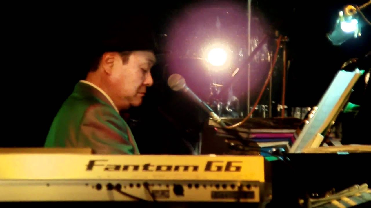 Michi Fujii performs at Repos in Kyoto - YouTube