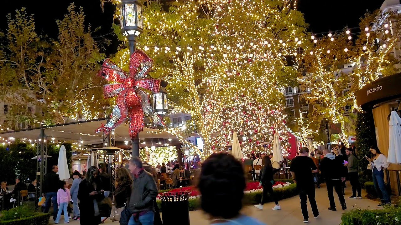 Walking tour of the Christmas holiday light display at the Americana in ...