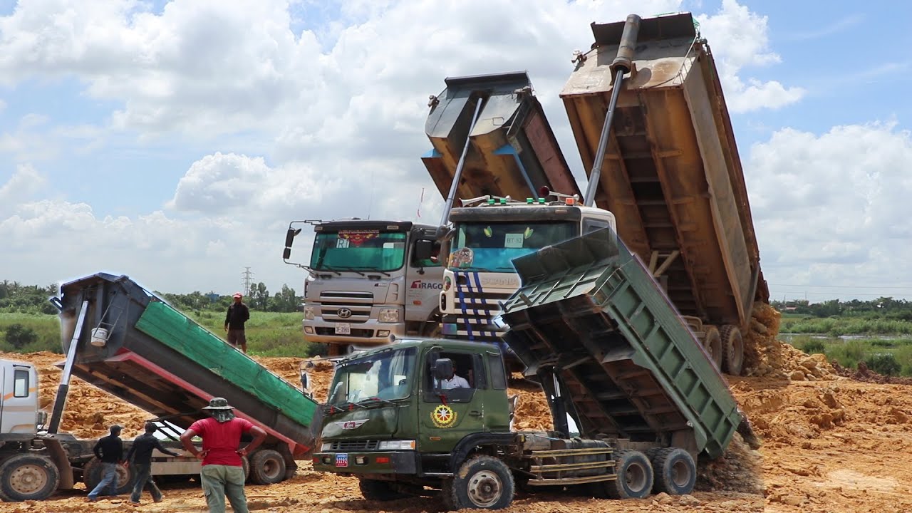 Amazing land filling heavy dump truck dumping dirt - YouTube