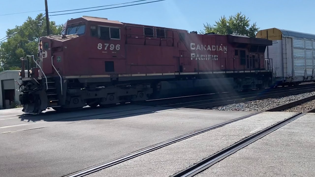 CPKC Auto Rack Train in Porter Flies Thru, Mid Train is a DPU! 9/18 ...
