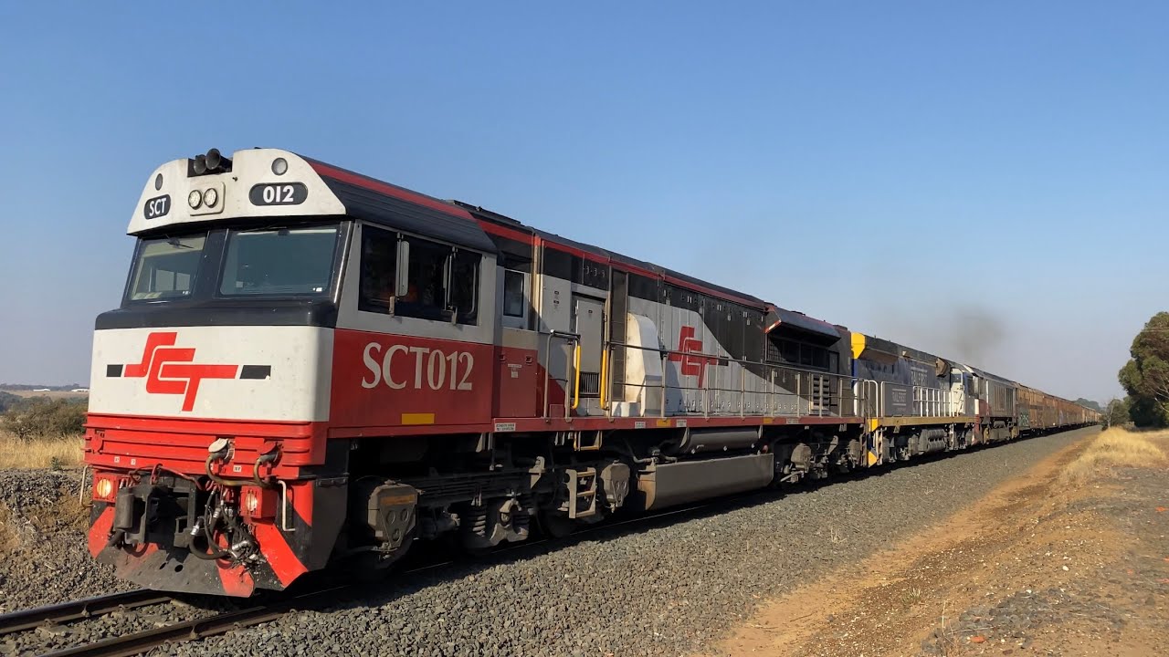 4MA9 SCT freight with SCT012 CF4410 CSR007 at Inverleigh headed west ...
