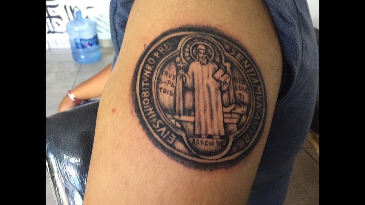 COMO SE HACE TATUAJE DE SAN BENITO/LIVE TATTOO/TATUANDO EN VIVO CURSO ...