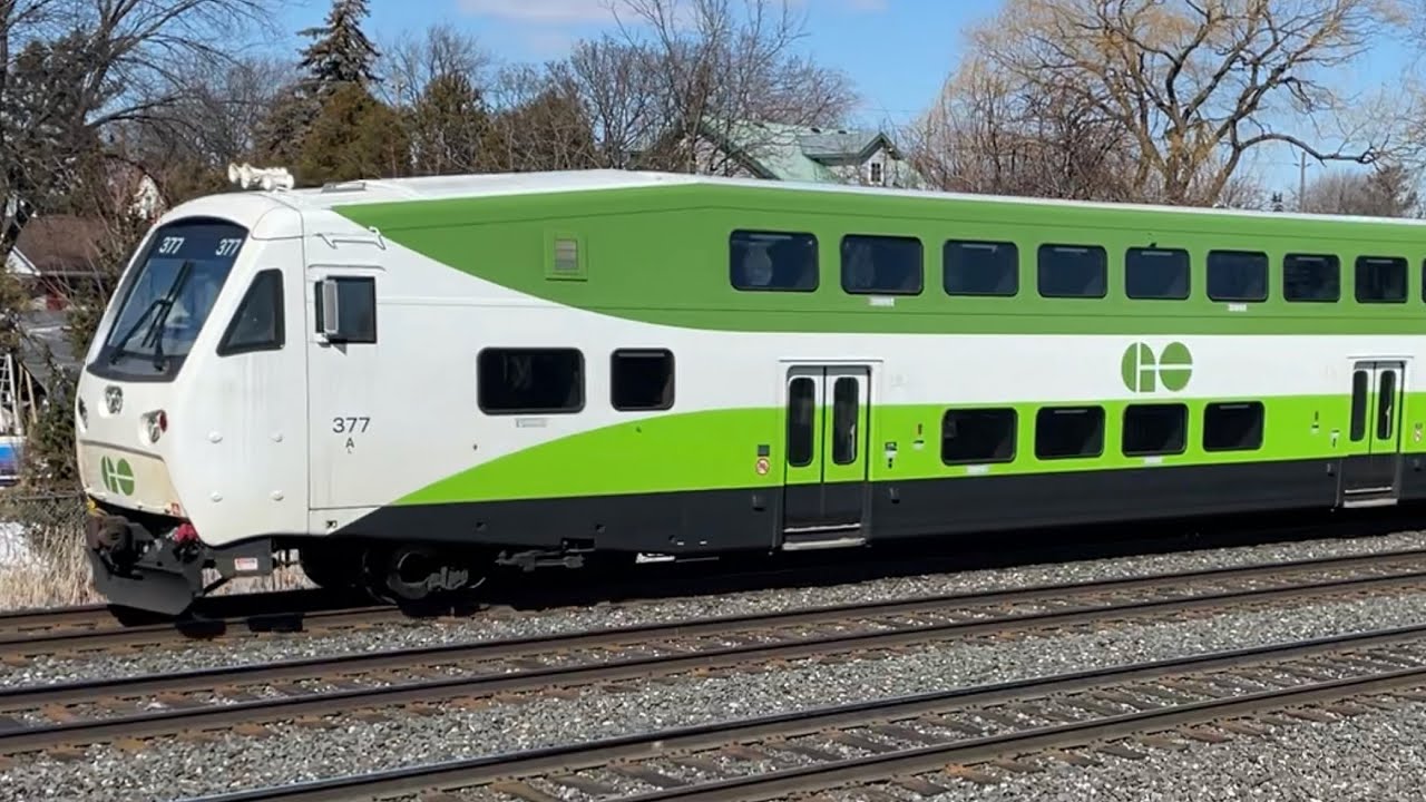 Go Train 655 WB approaching Burlington Go Station - YouTube