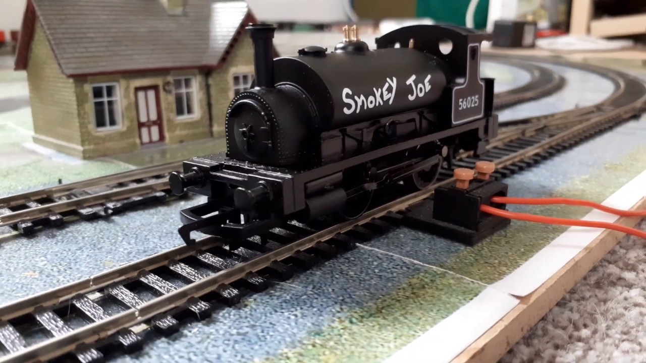 Hornby Caledonian Class 264 "Smokey Joe" Review - YouTube