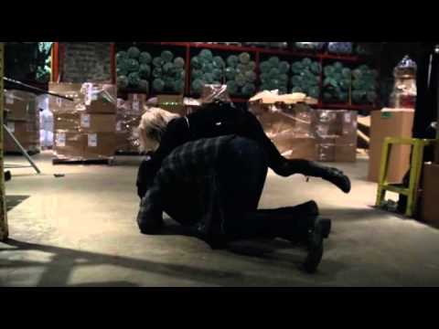 Rose McIver iZombie S02e09 Sleeperhold KO