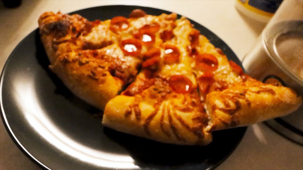 The Red Light Pizza (Pizza Vlog Pt. 2!) - YouTube