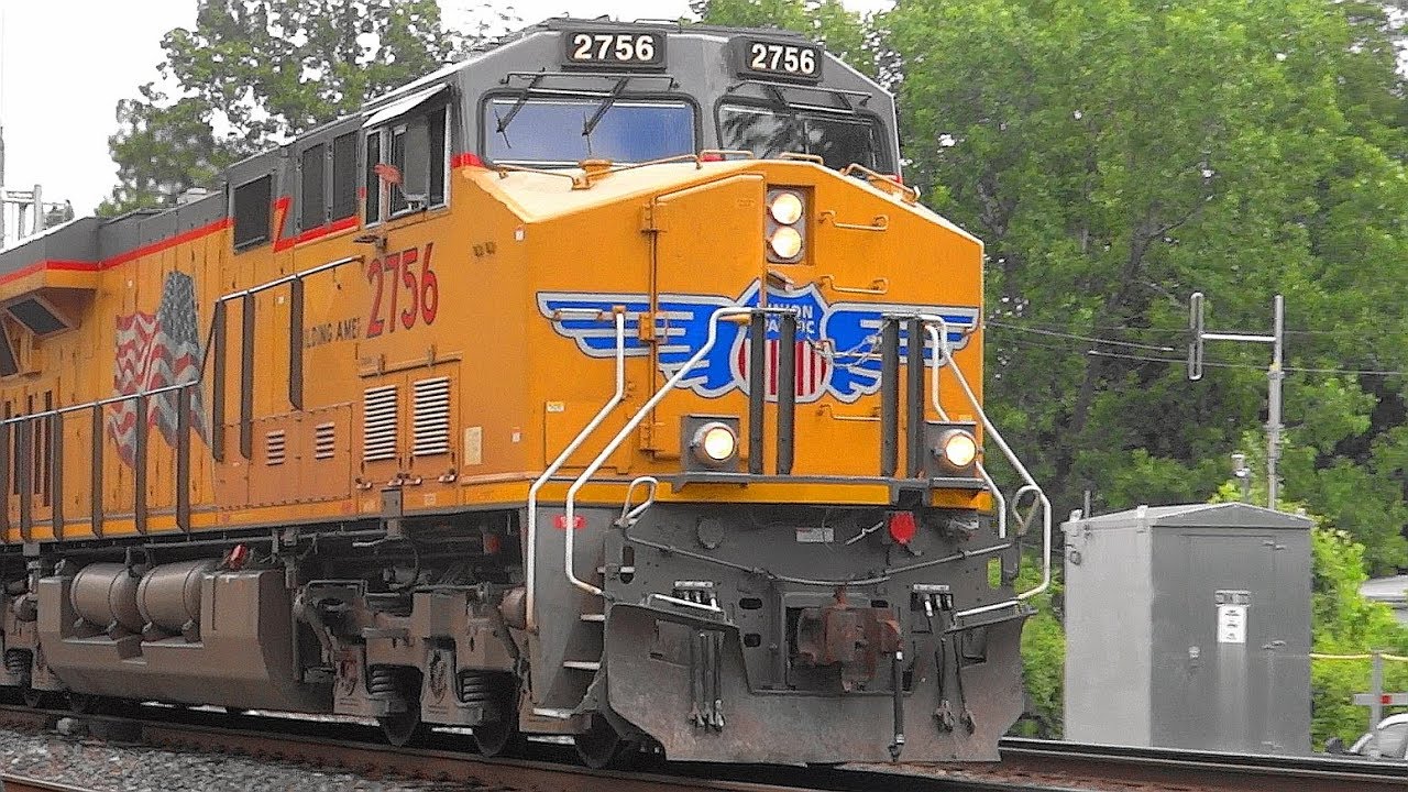 Union Pacific Locomotives Pulling CSX Tank Train - YouTube