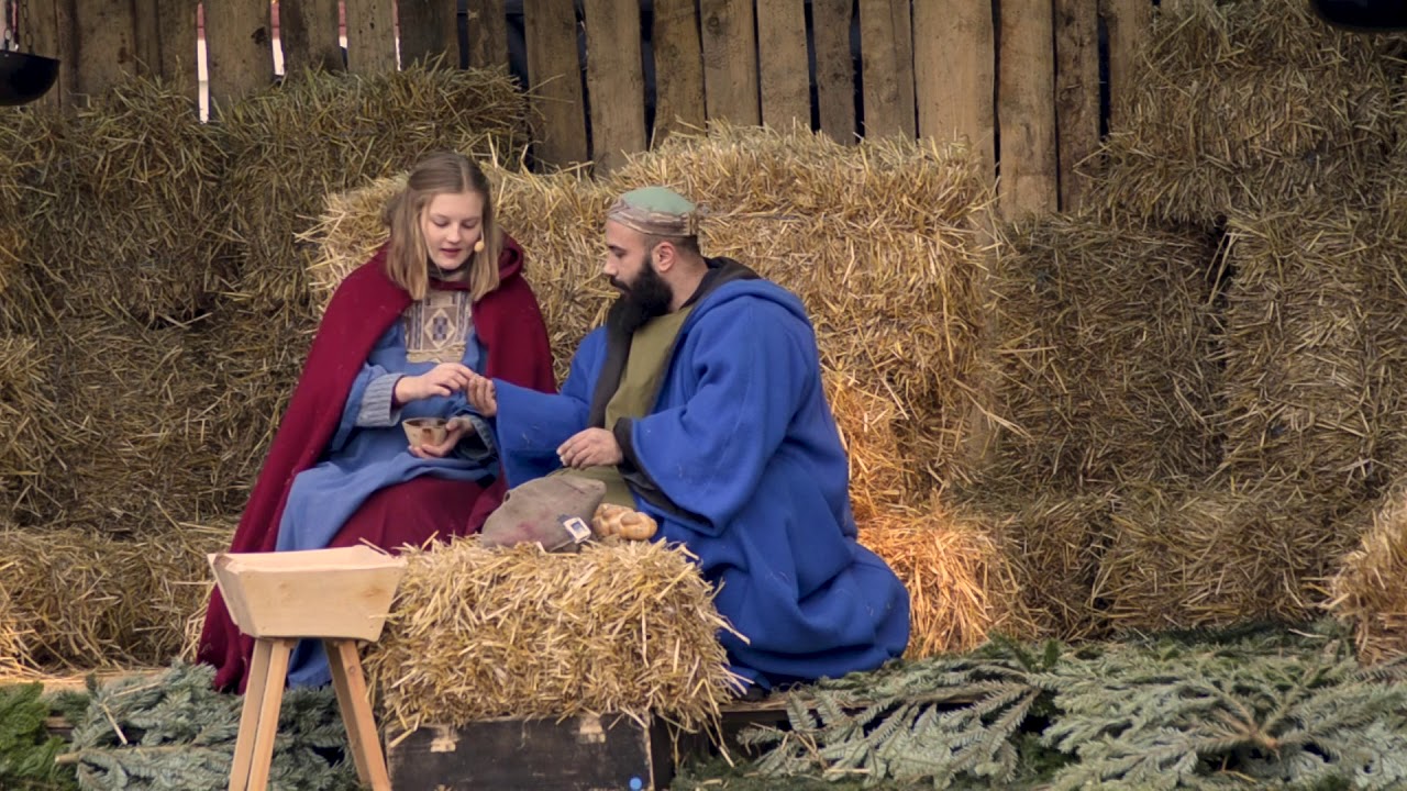 Levande julkrubba i Varberg 2017, julevangeliet - YouTube