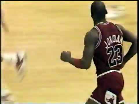 MICHAEL JORDAN - Flying Power Fastbreak Dunk!! Bulls @ 76ers 3-23-88 ...