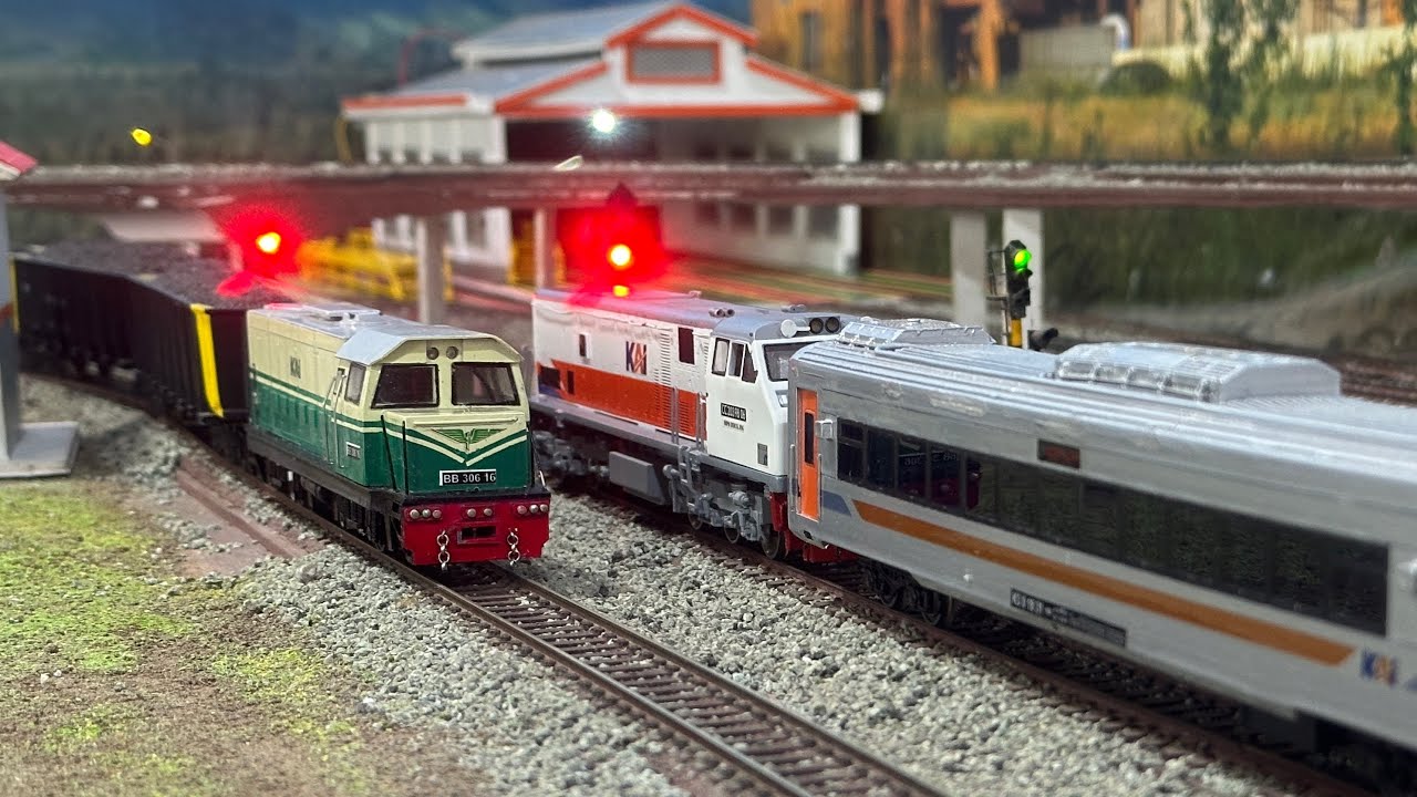 Kereta api CC203 Langsir rangkaian eksekutif Panoramic Bersilang dengan ...