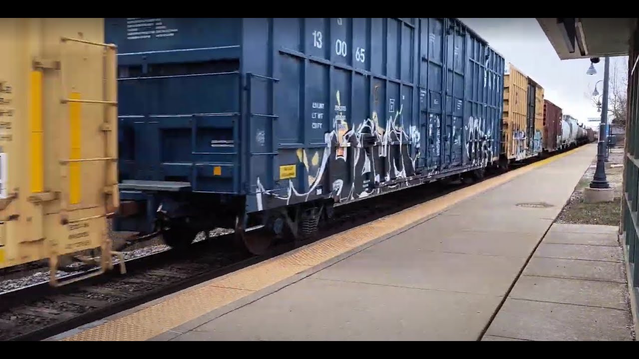 BNSF at Prairie Crossing Train Station - YouTube