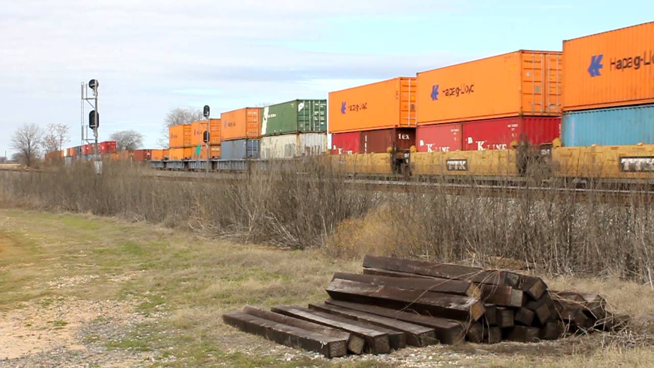 Hapag-Lloyd Containers on UP Train - YouTube