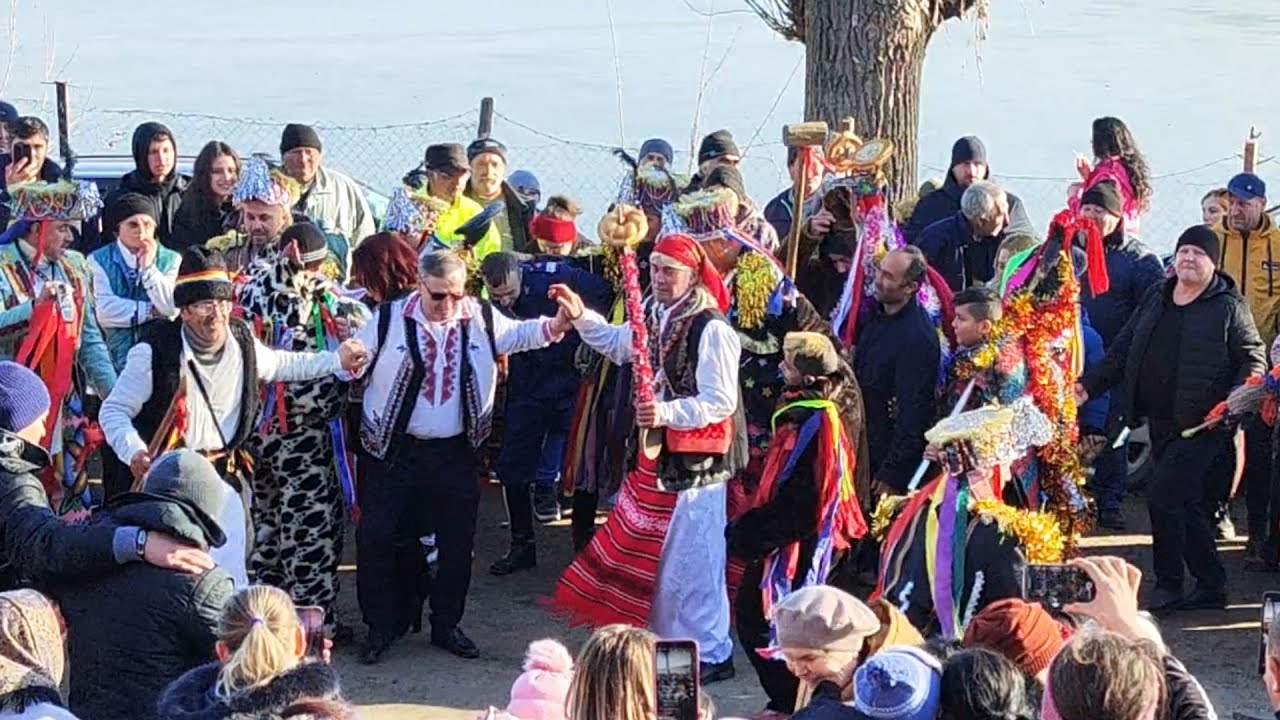 DATINI SI OBICEIURI LA ROMÂNI🥂 PLUGUȘORUL ️CAPRA ️CAII ️URSUL - YouTube