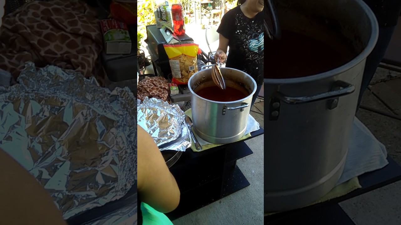 Pozole de la cabeza del puerco. - YouTube