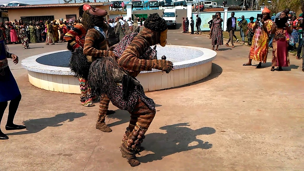 Diamantes de Africa "Angola cultura Lunda Tchokwe dança Mwtchixi ...