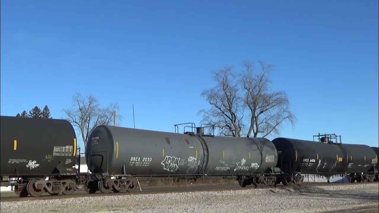 CP-249 OS Pewaukee, WI on 1-4-25 2x0x0 w/CP-8001 - KCSdM-4080 7,278 ft 40 mph - YouTube