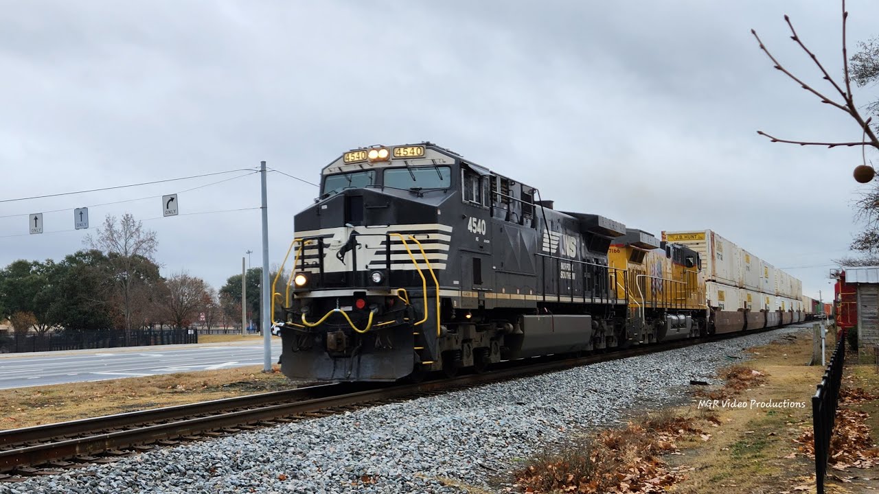 12-31-2022: NS AC44C6M 4540 & UP C44ACM 7166 Lead NS 24A Thru Warner ...