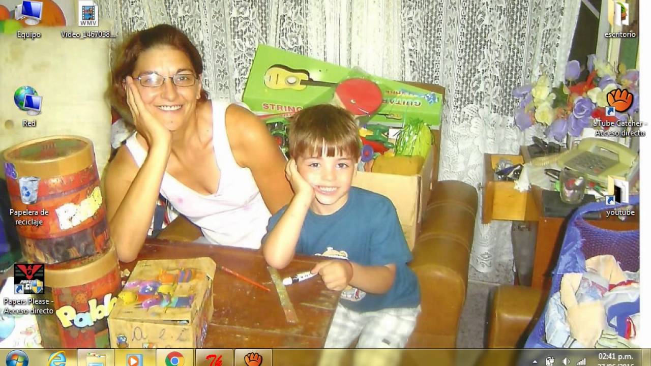 como descargar papers please - YouTube