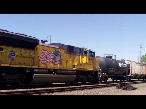 NS 35J @ LAPORTE, IN 6 2 22 BNSF 8040 UP 8778 - YouTube